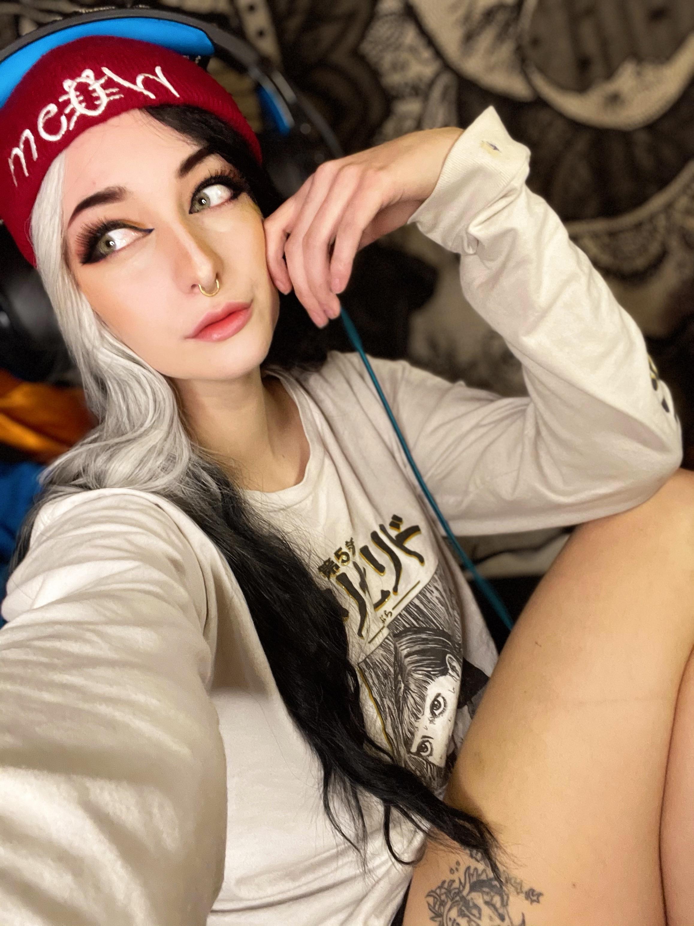 Threw on my Junji Ito shirt and my Friday the 13th shorts to get cozy while I play CoD | Scrolller