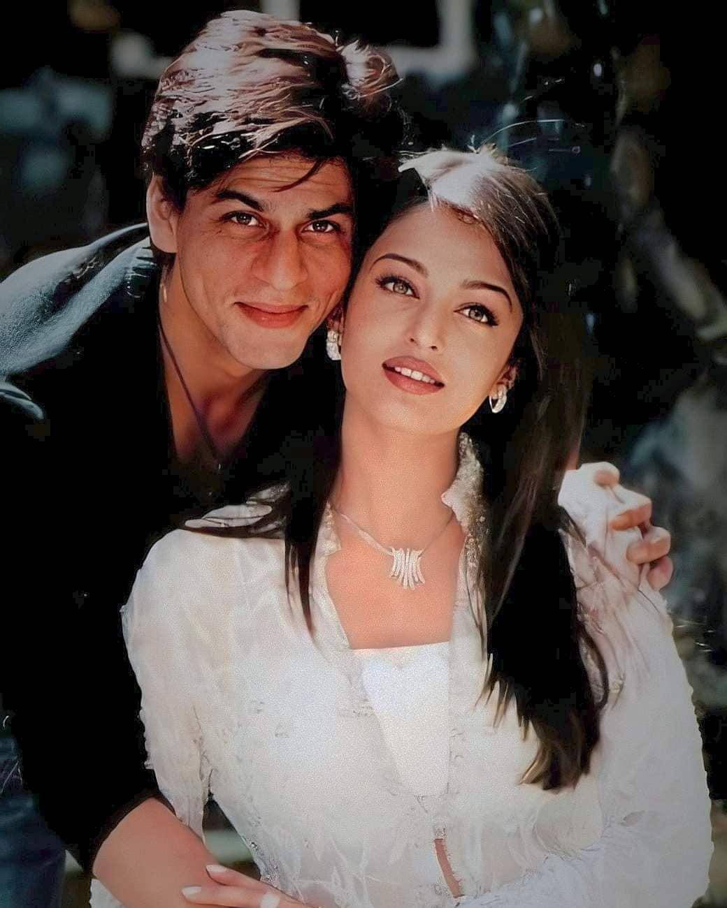 Throwback Pic of SRK-Aish on Chalte Chalte Set | Scrolller