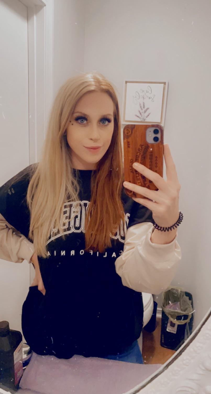 throwback to when i bleached one side of my ginger hair 😅 as you see it’s orange there now! 😋 ...