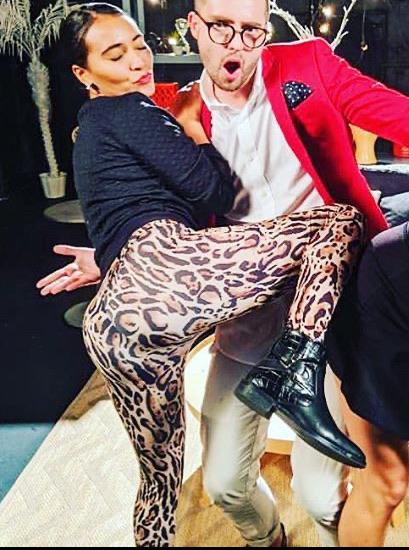 throwing her ass | Scrolller