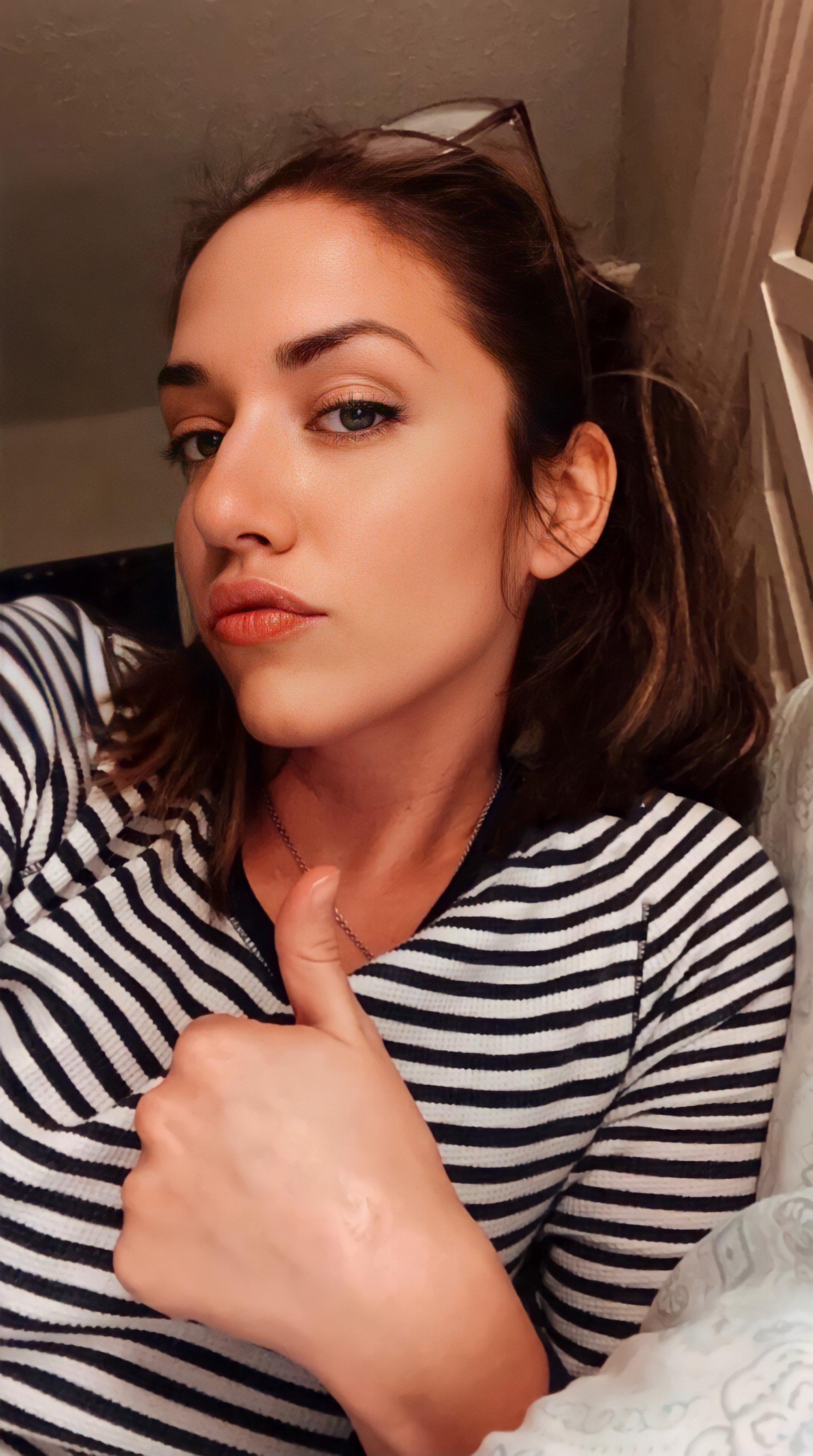 Thumbs Up! | Scrolller