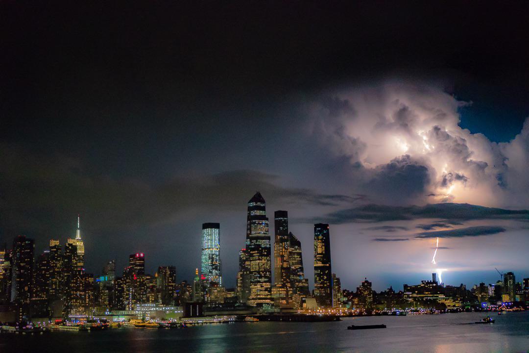 Thunderstorm in nyc | Scrolller