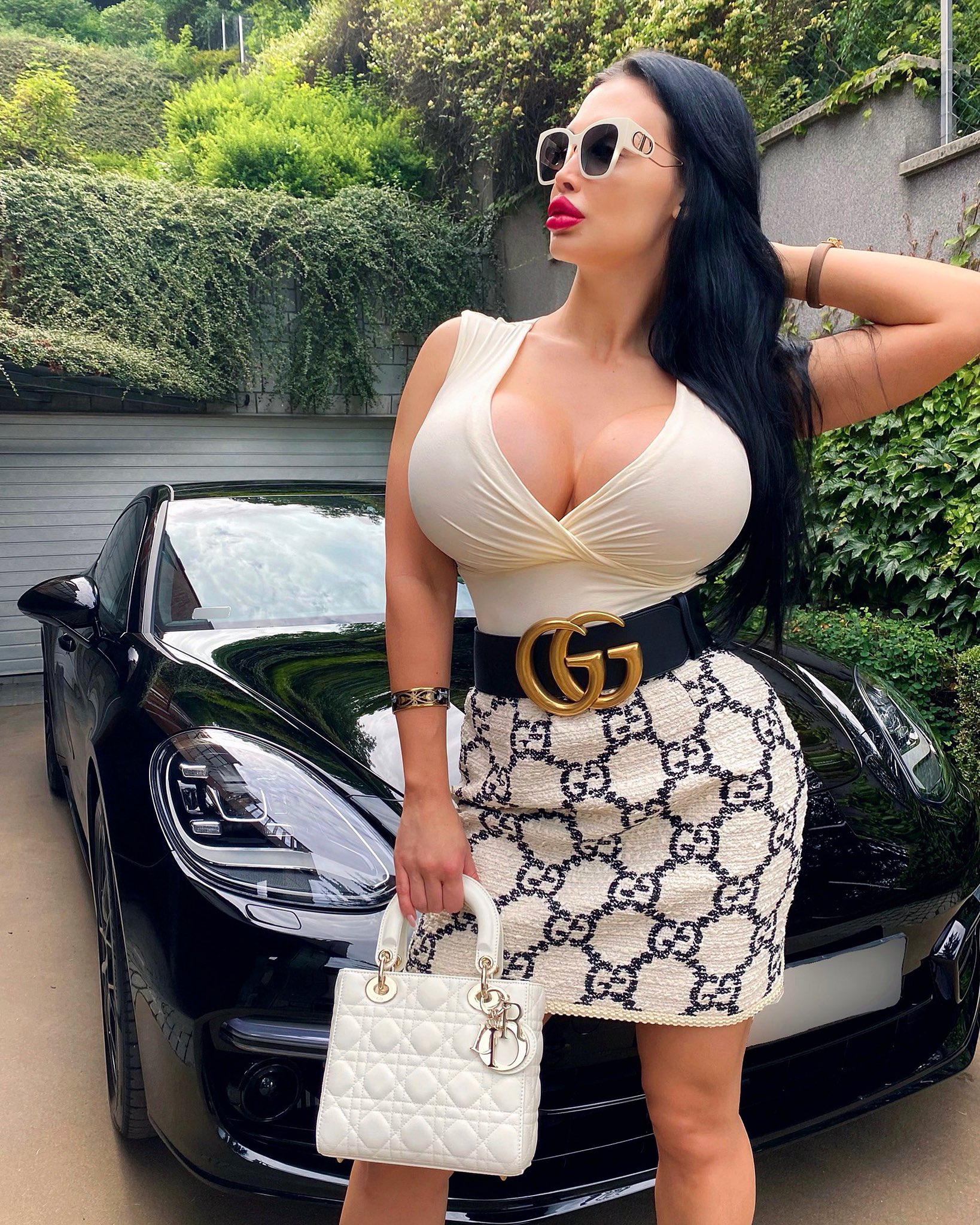 Thursday dinner with "casual" bimbo dress - 02 | Scrolller