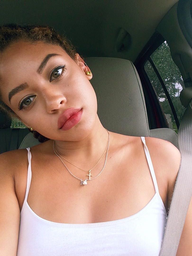 Tia Valentine | Scrolller