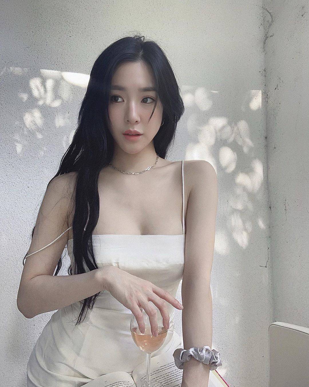 Tiffany Young | Scrolller