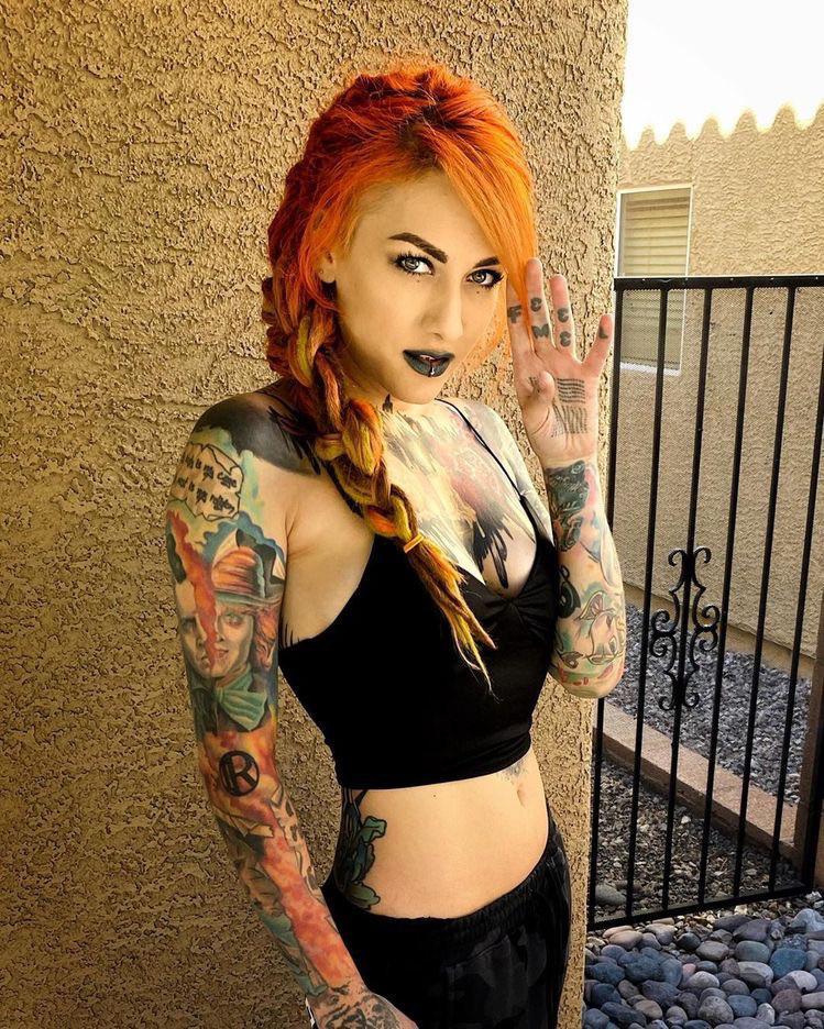 Lena Scissorhands | Scrolller