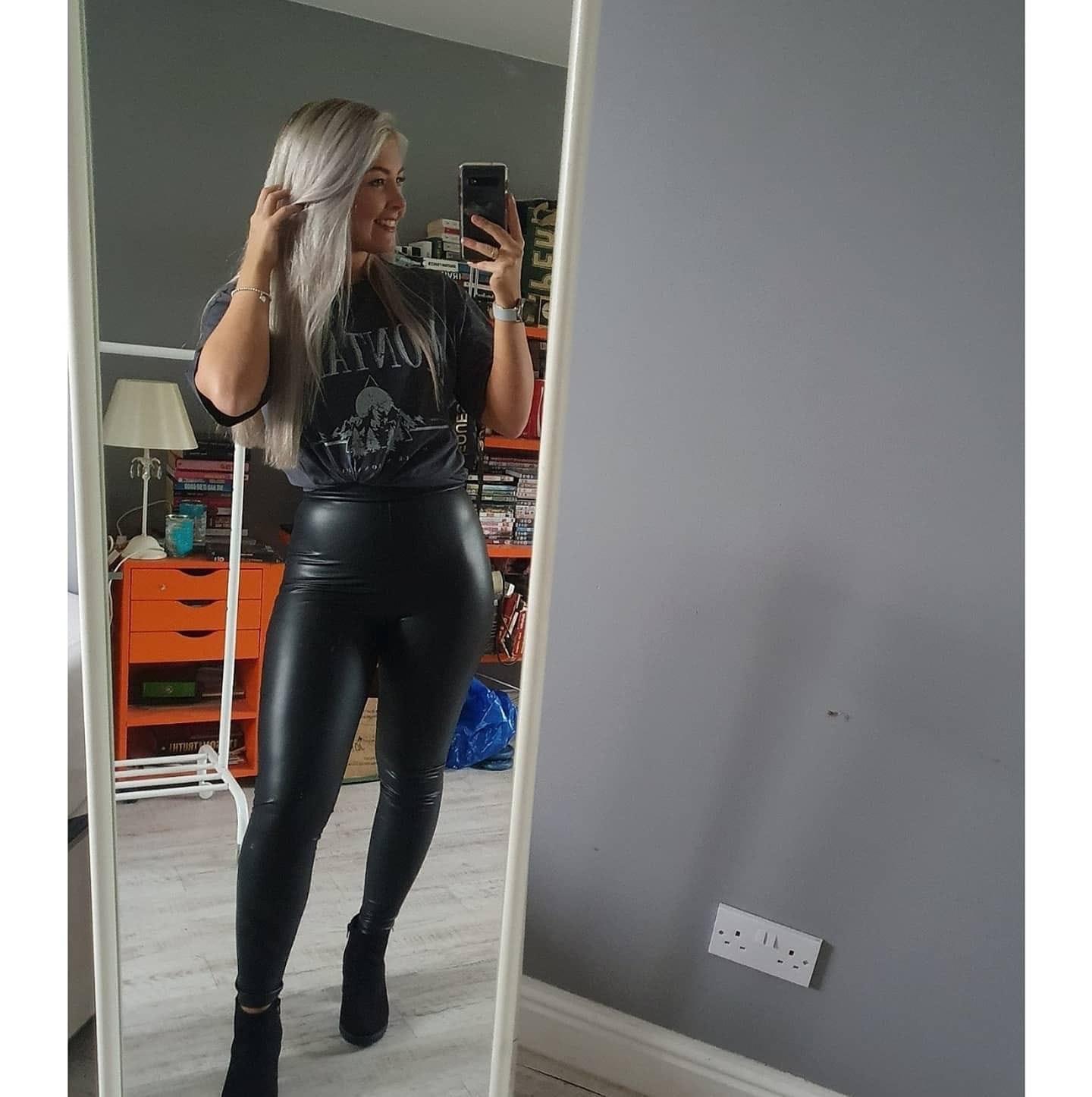 Tight Leggings | Scrolller