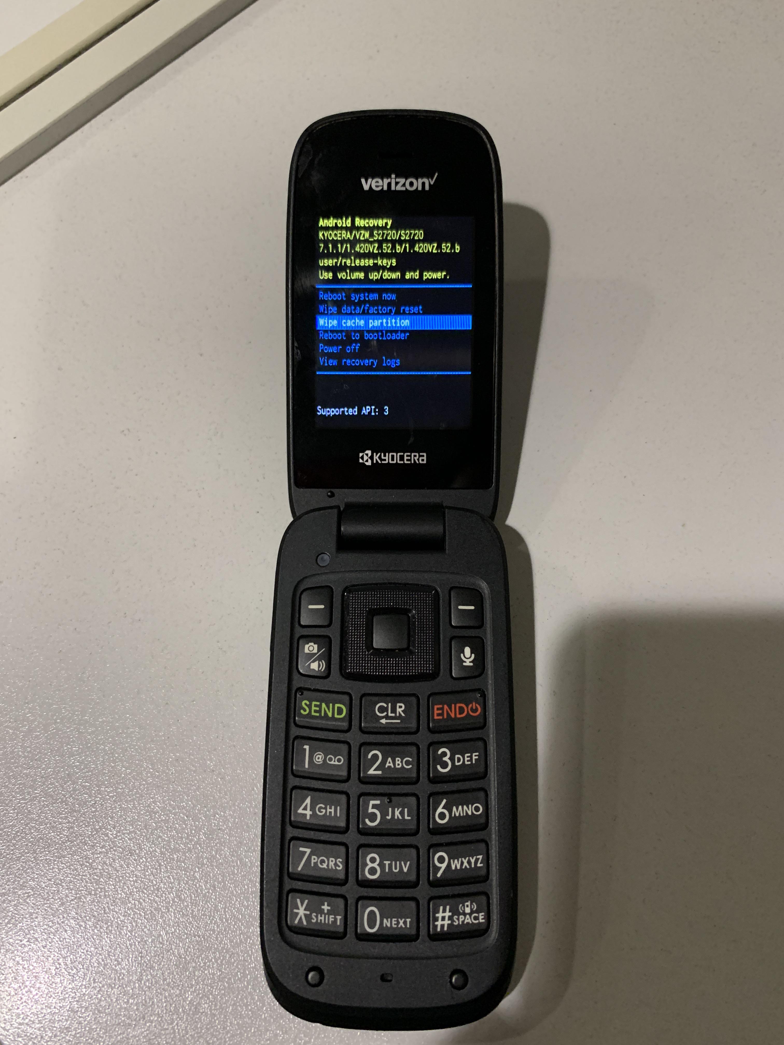 TIL Kyocera flip phone is powered by Android | Scrolller