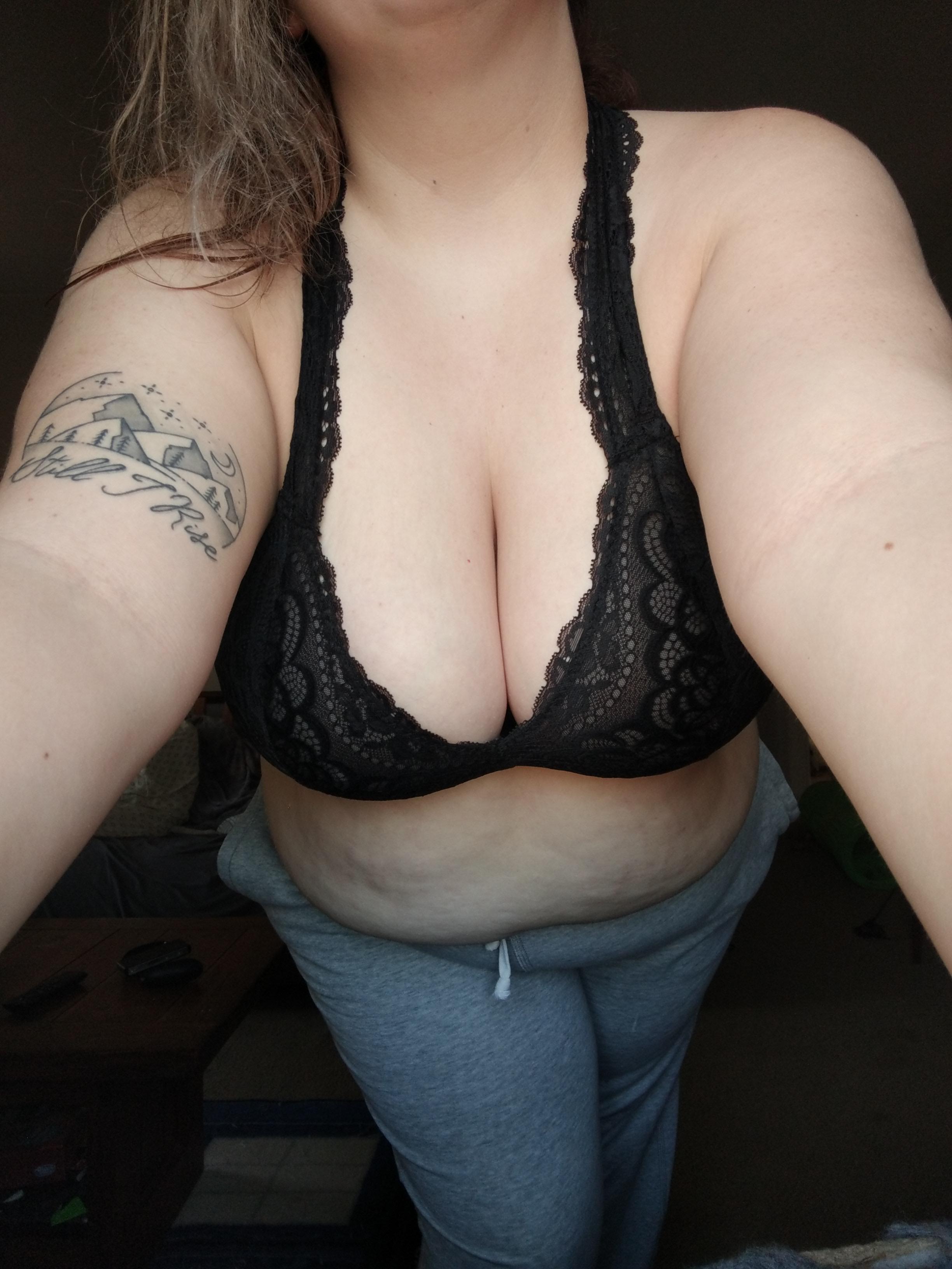 Time to lounge around the house, who wants to join? 😉 | Scrolller