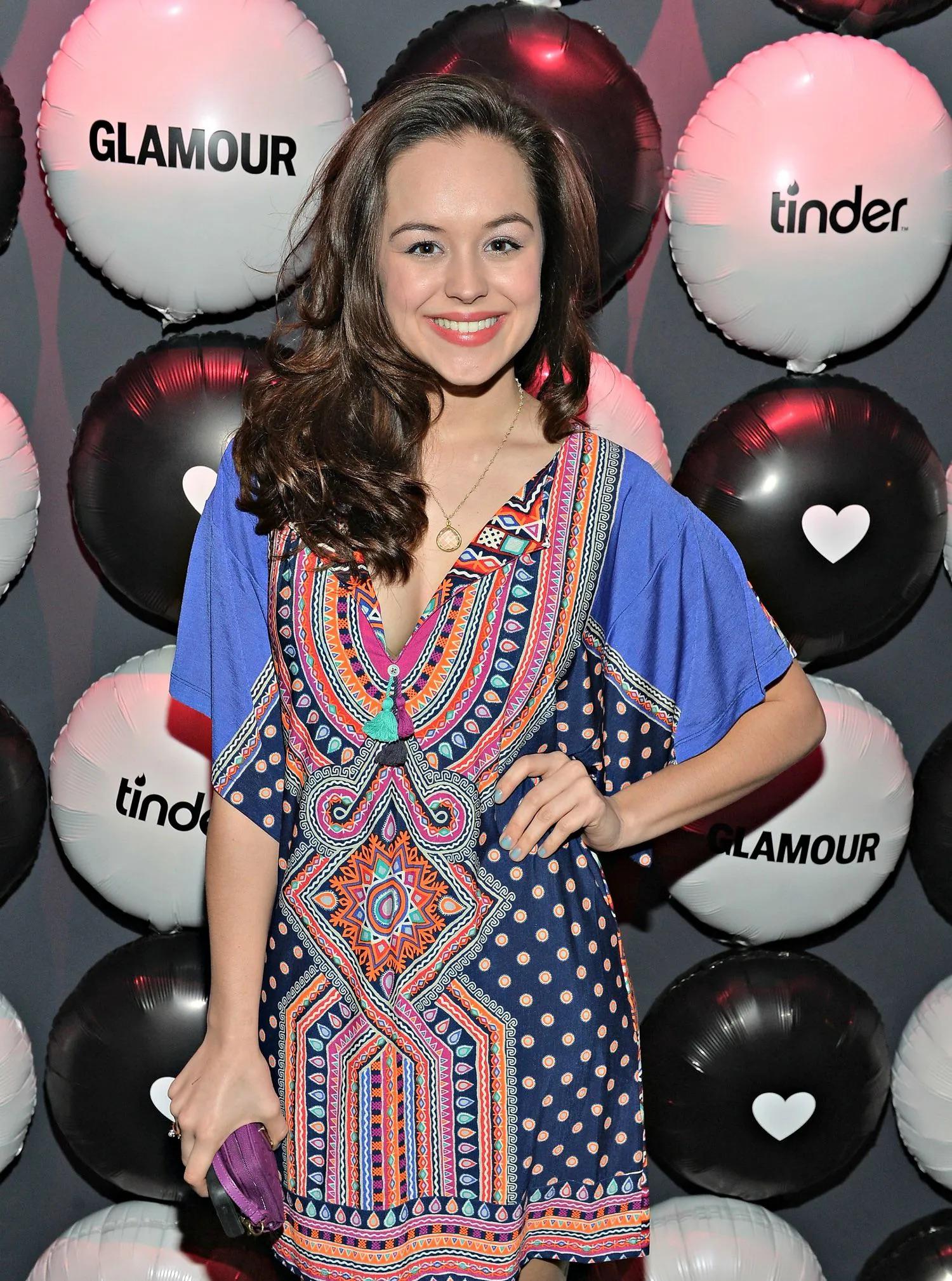 Tinder Glamour | Scrolller