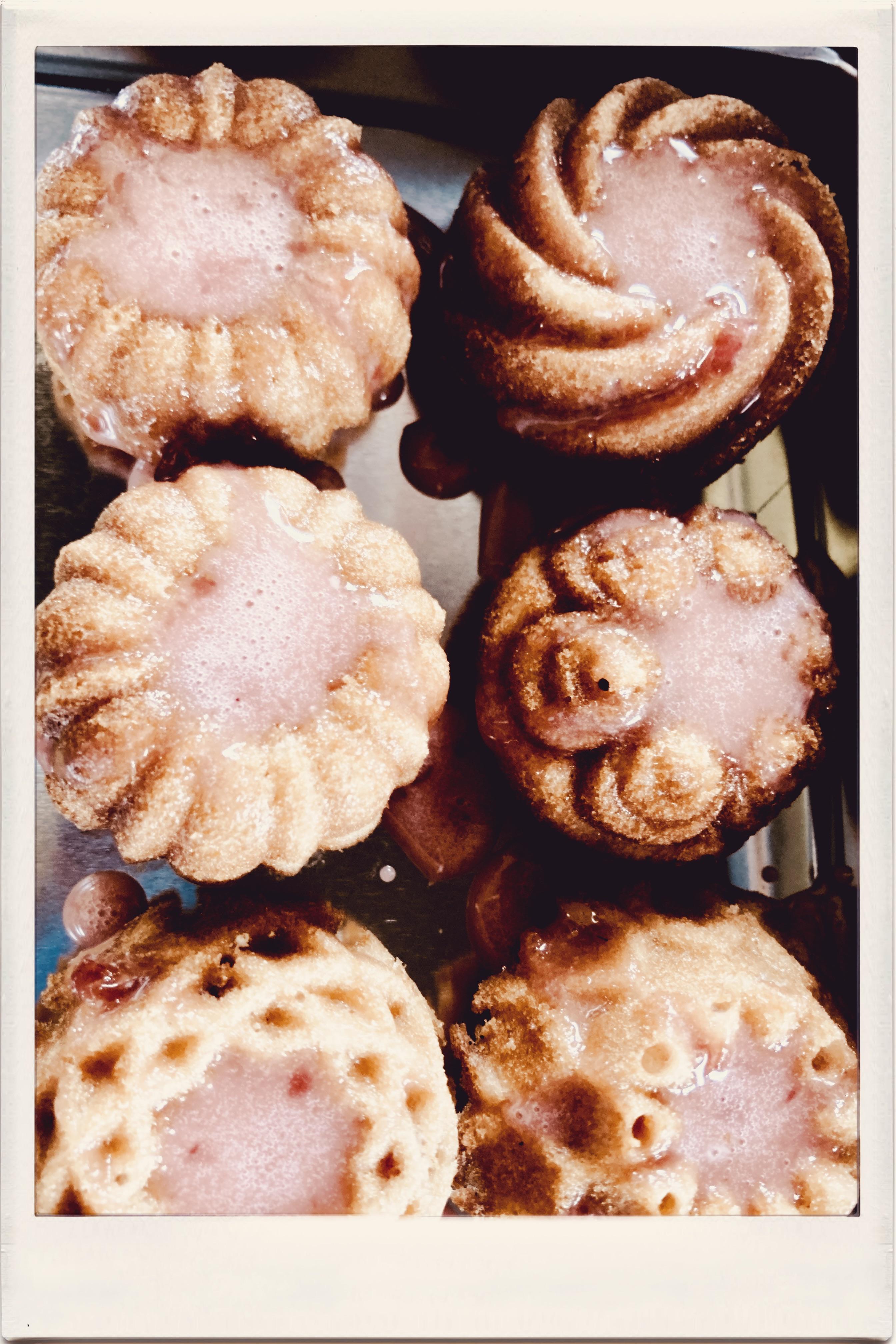 Tiny bite sized strawberry Bundt cakes with strawberry glaze. | Scrolller