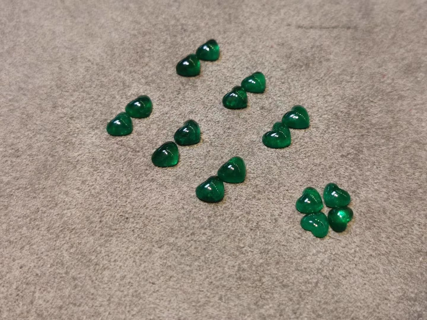Tiny emerald hearts | Scrolller