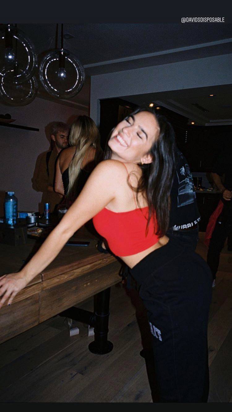 Tippy toes ass out | Scrolller