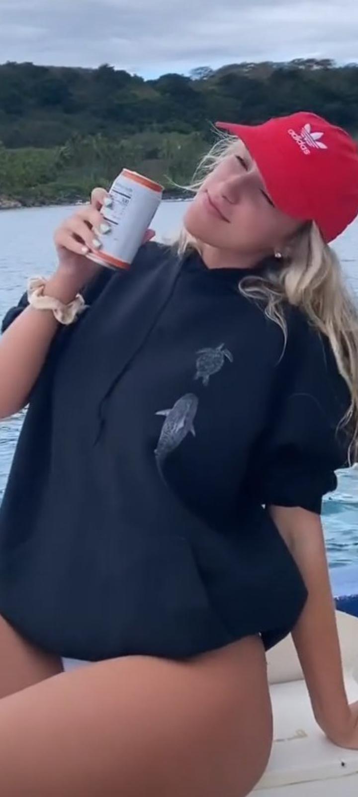 Tipsy Kayla😄😄😄 | Scrolller