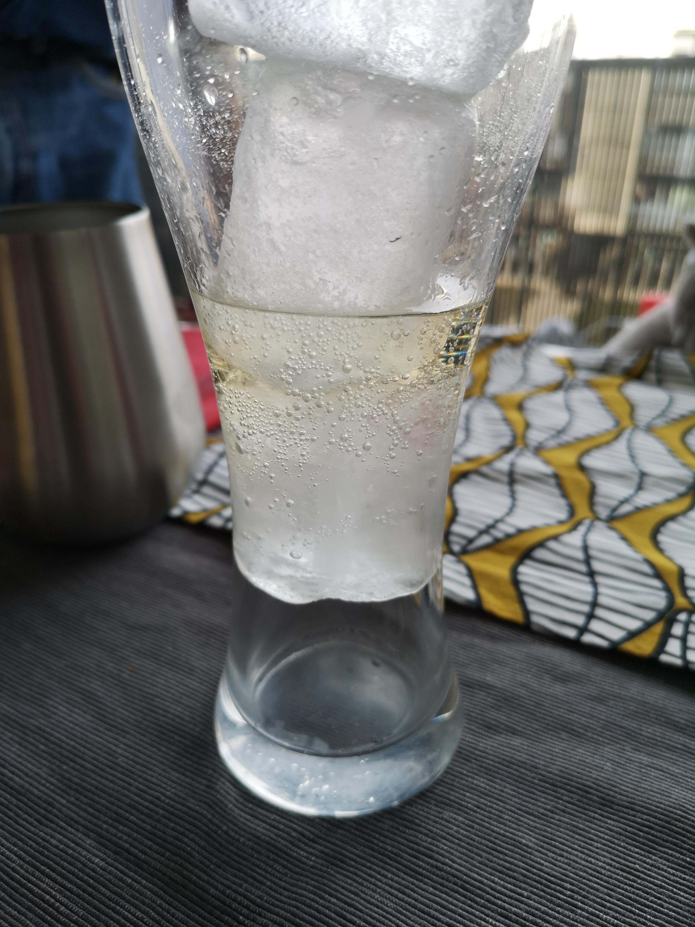 To serve a cold drink | Scrolller