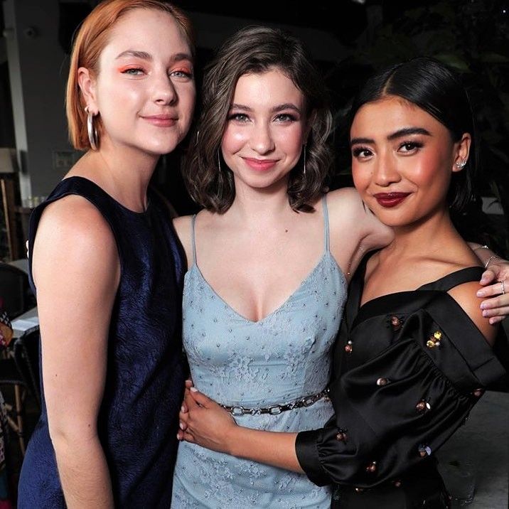 Together again but better pose. + a bonus | Scrolller