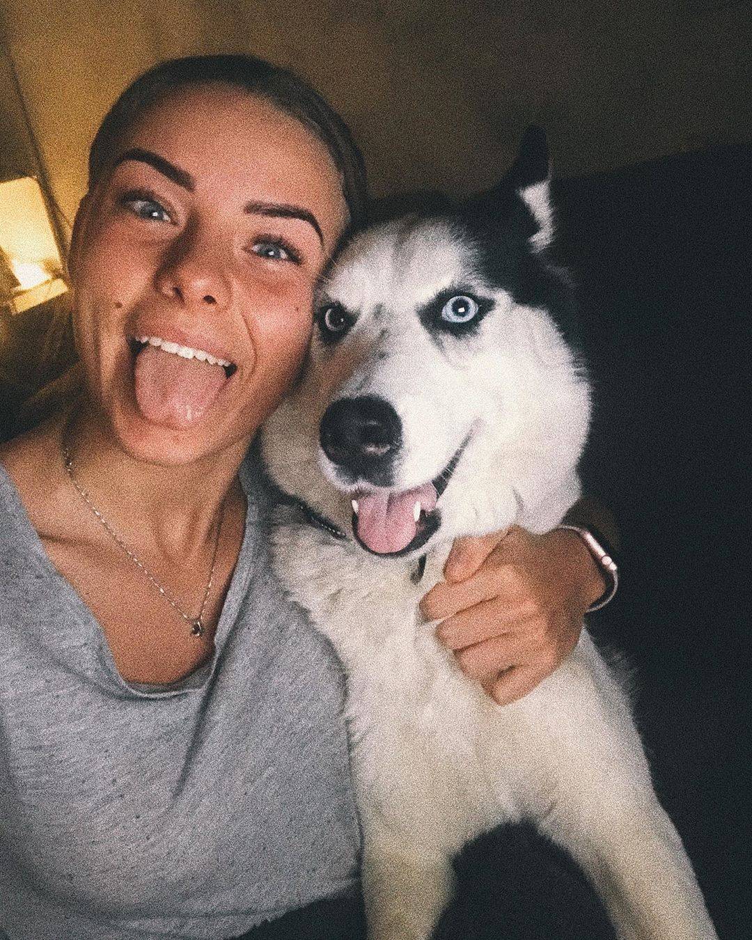 tongue husky | Scrolller