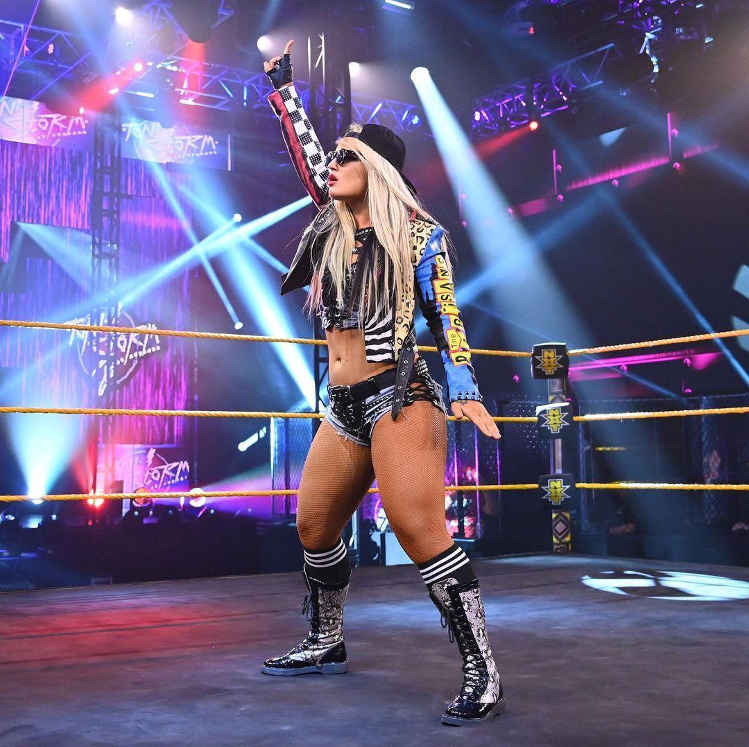 Toni Storm | Scrolller