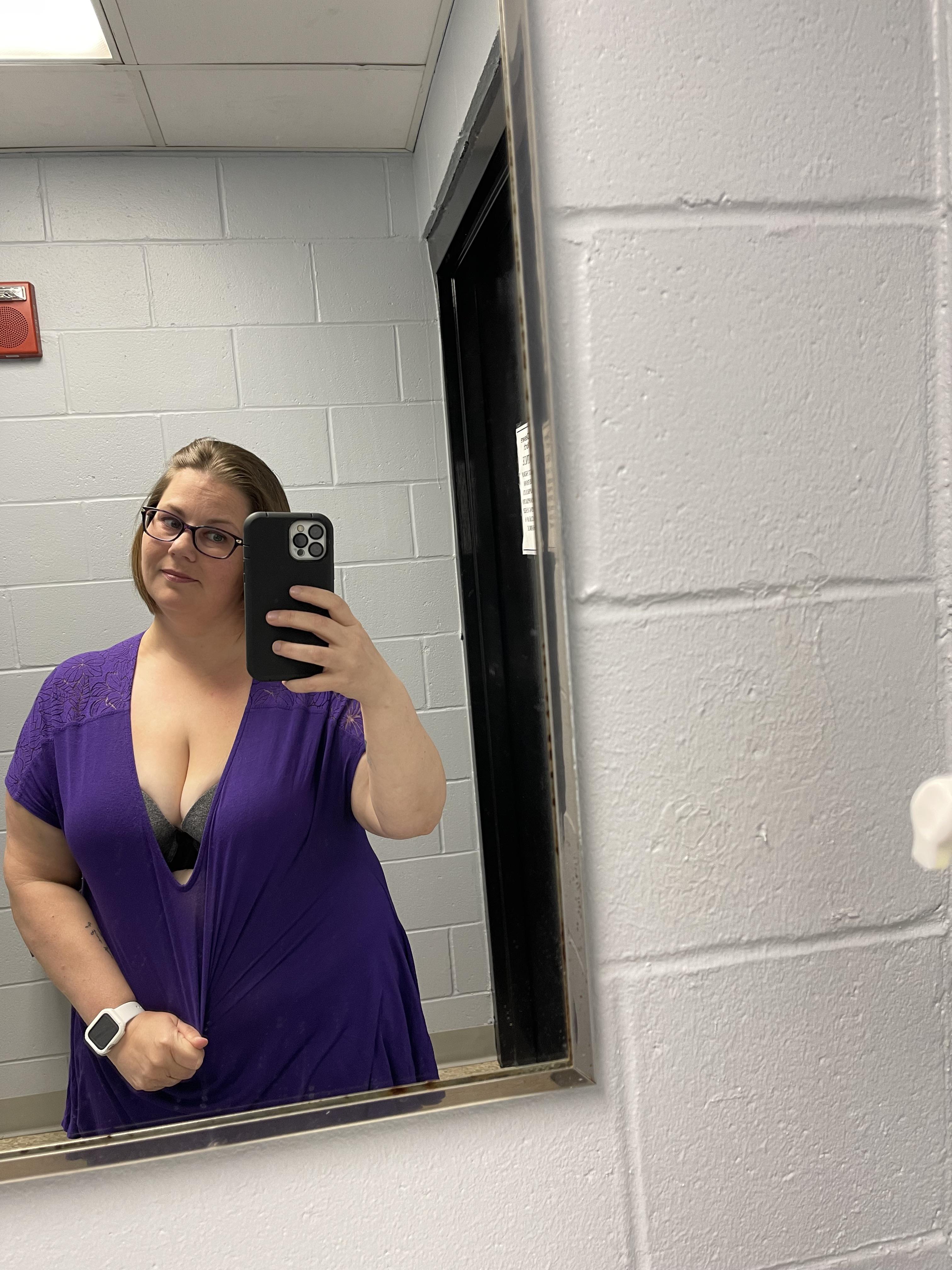 Too bad I’ve gotta keep them covered at work | Scrolller