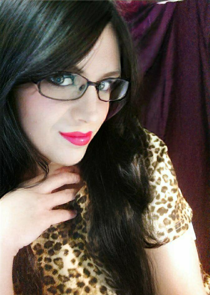 Too much makeup? | Scrolller