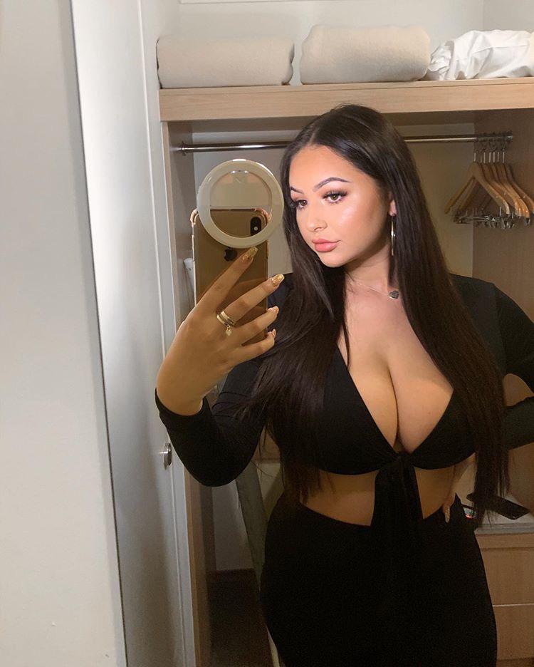 Top really pops out her cleavage 🤤 | Scrolller