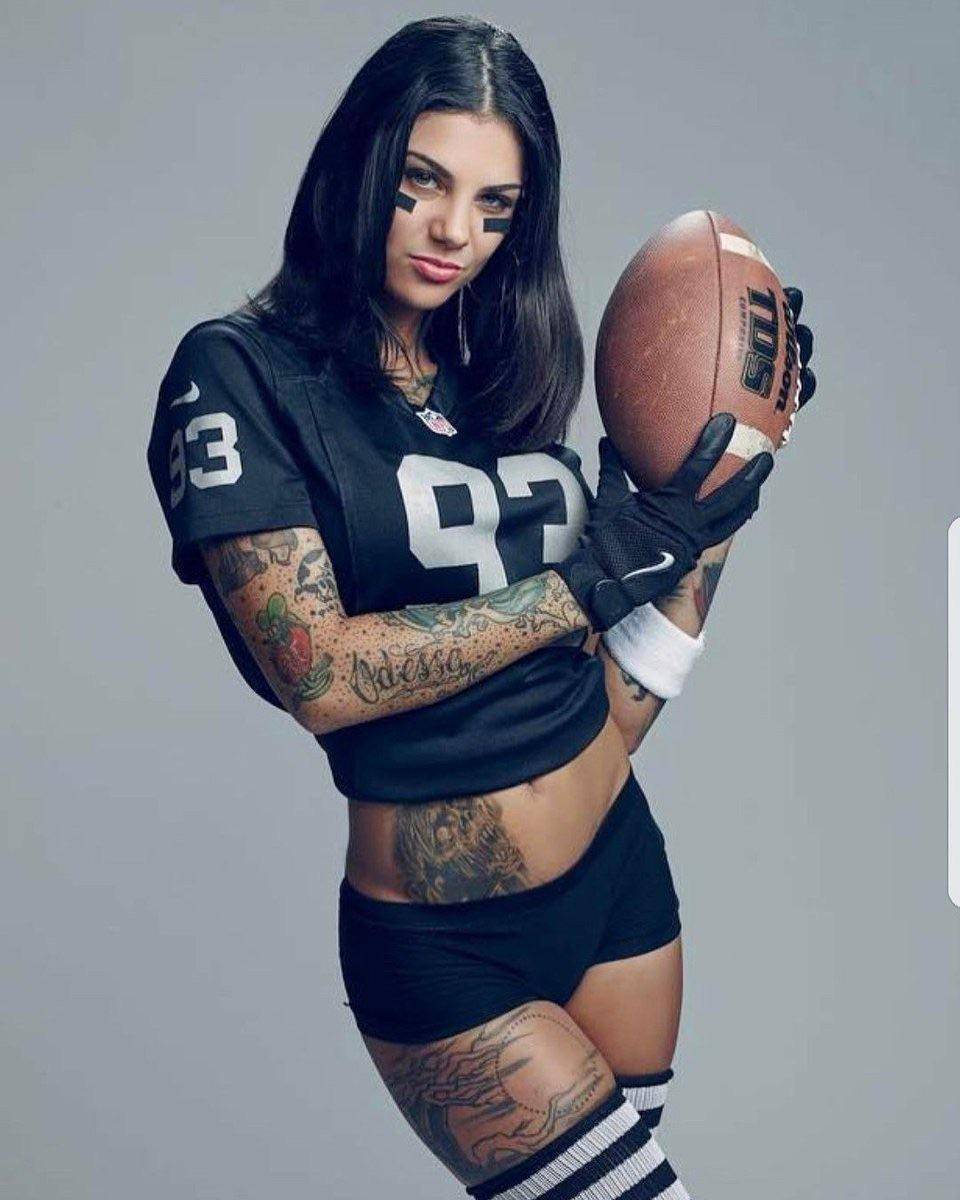 Touchdown Bonnie Rotten | Scrolller