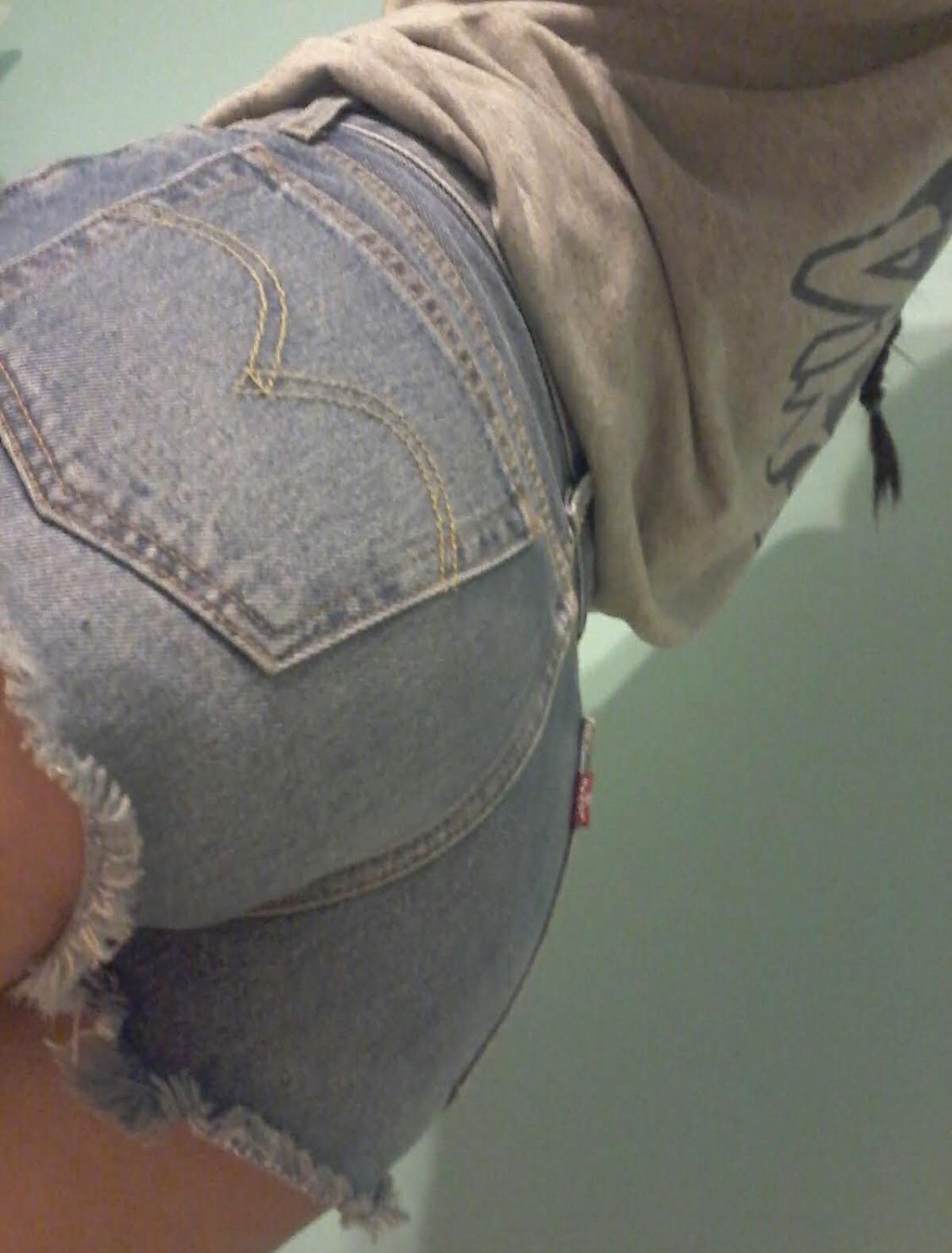 Trading my gf. Add me on snap at johnsmithanon20 | Scrolller