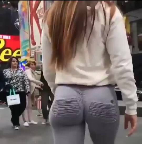 Traffic stopper? | Scrolller