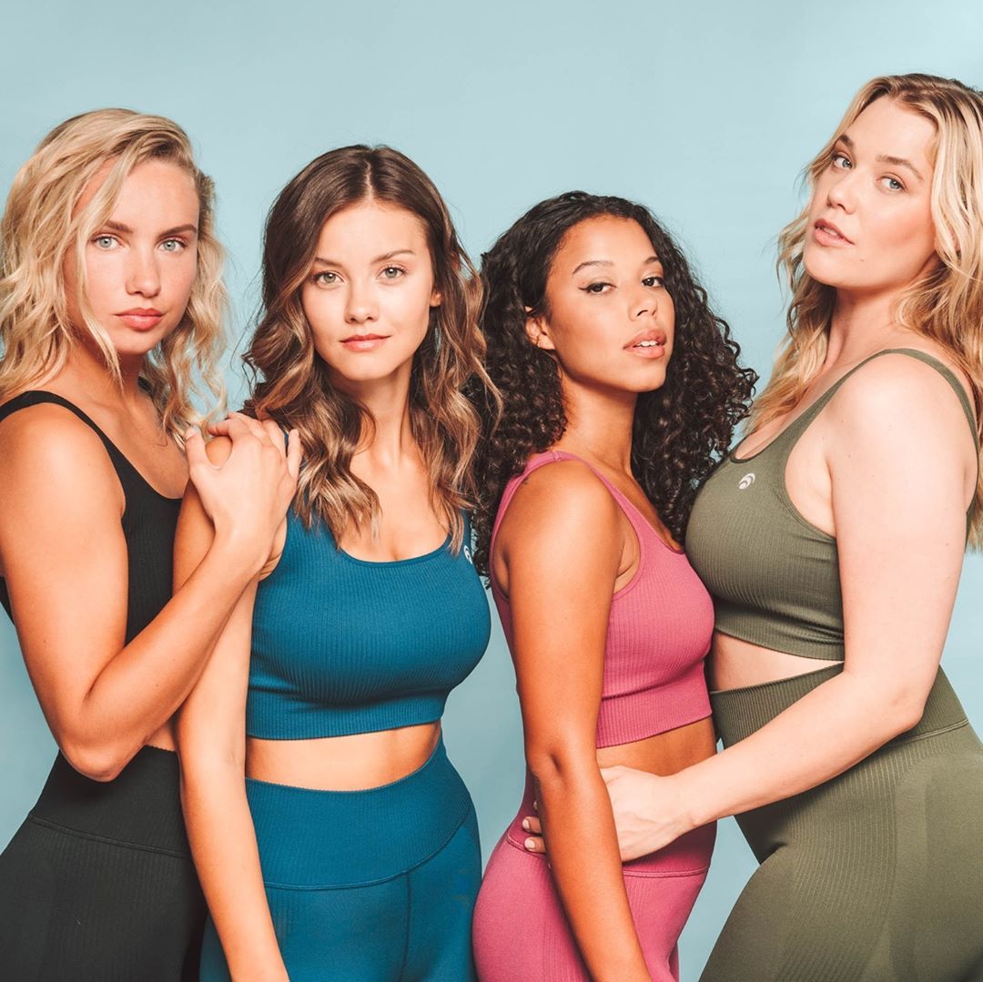 [4] Hotties | Scrolller