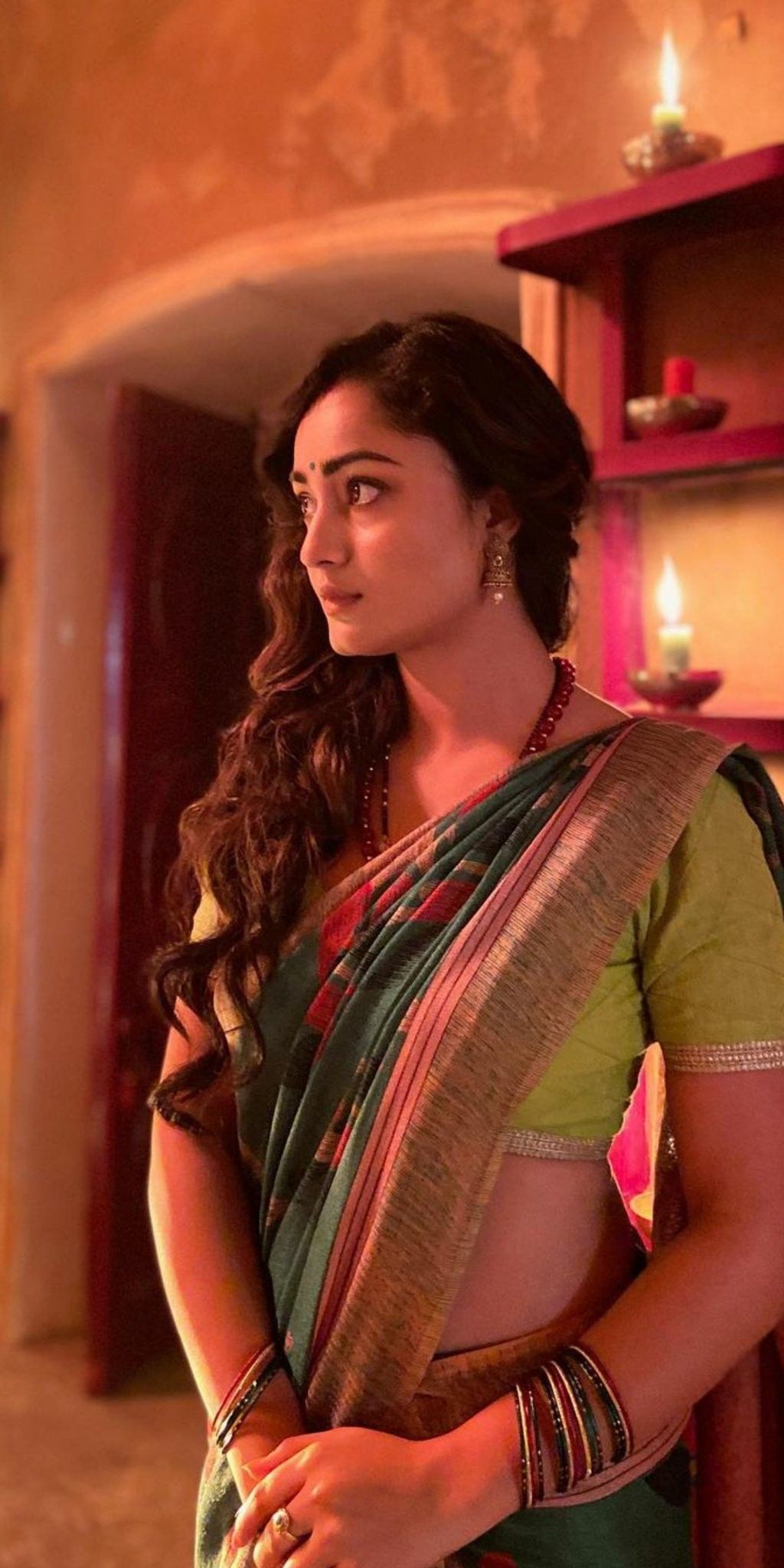 Tridha Choudhury Scrolller 7504