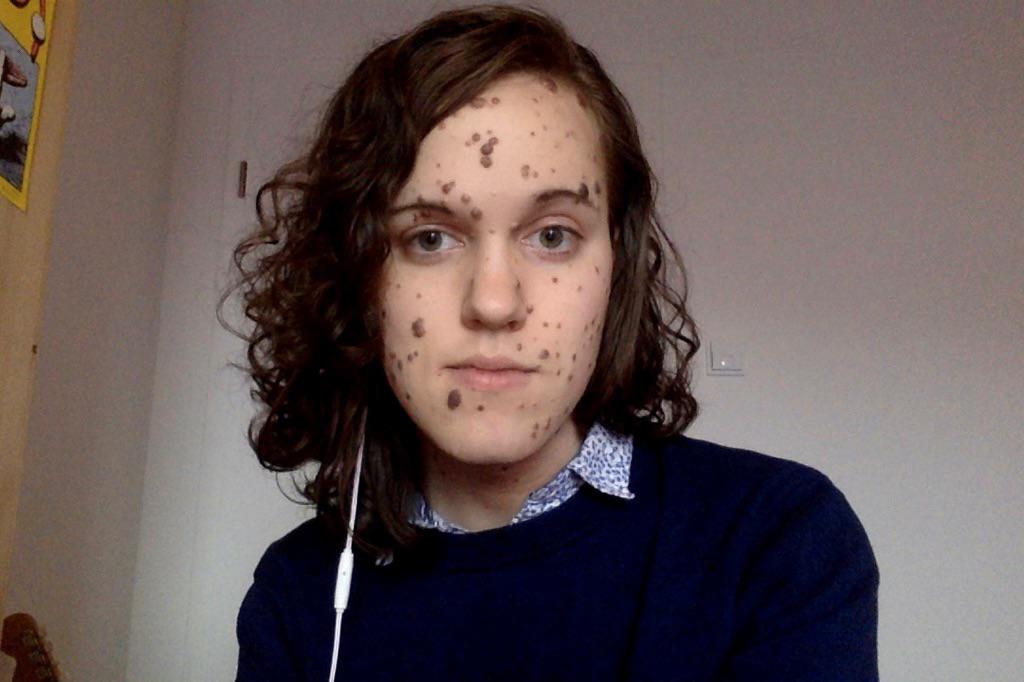 tried to take a very neutral photo, age / gender me please | Scrolller