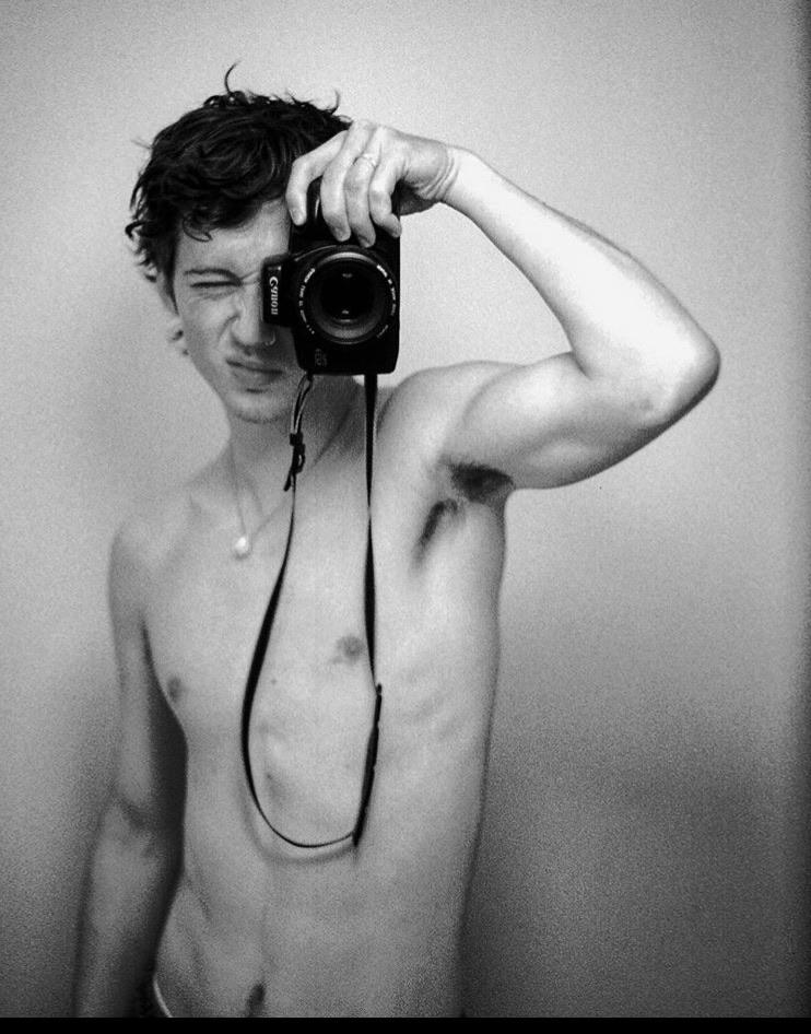 Troye Sivan | Scrolller