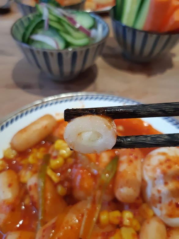 Tteokbokki stuffed with cheese | Scrolller