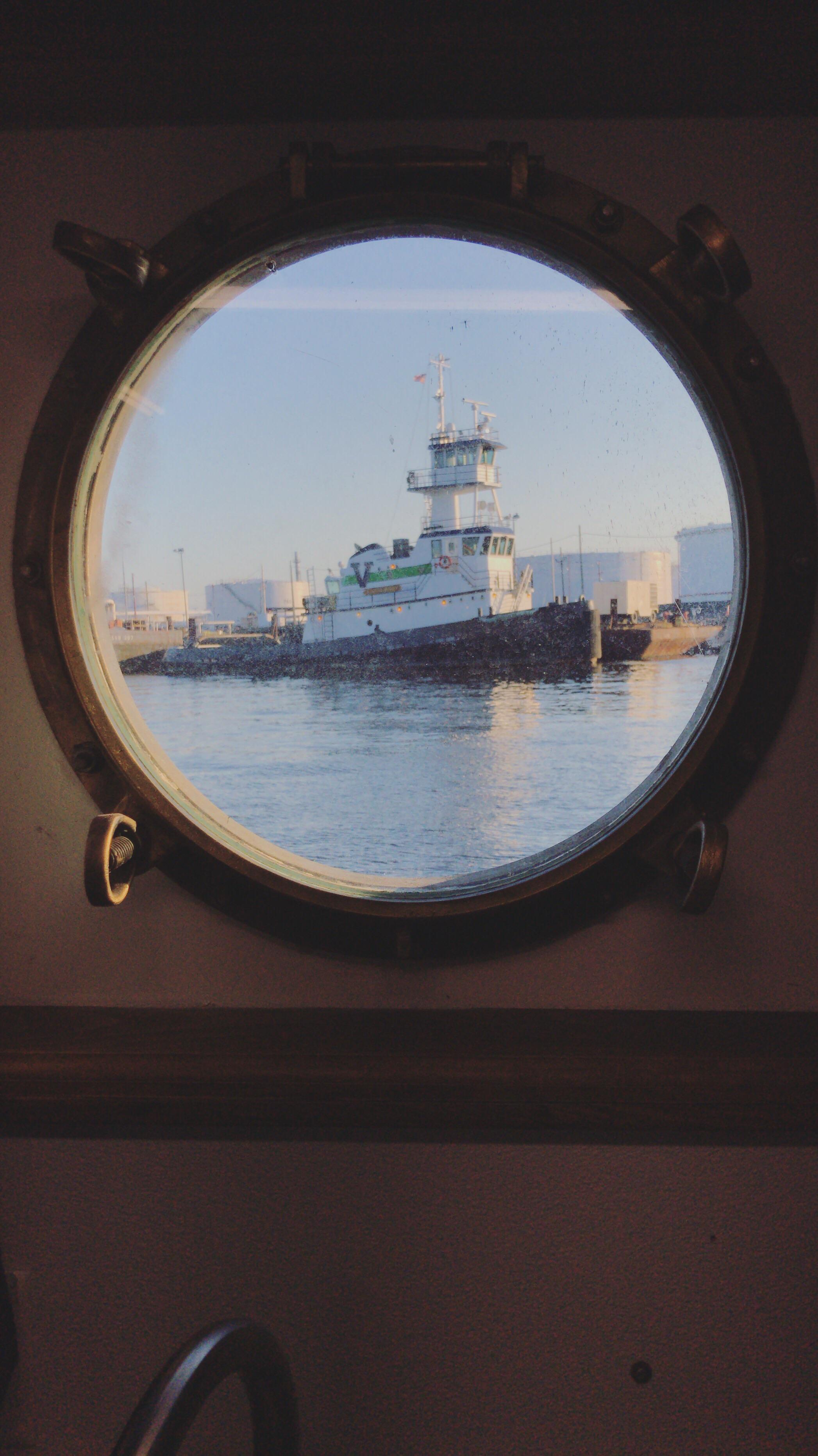 Tug Fort McHenry | Scrolller