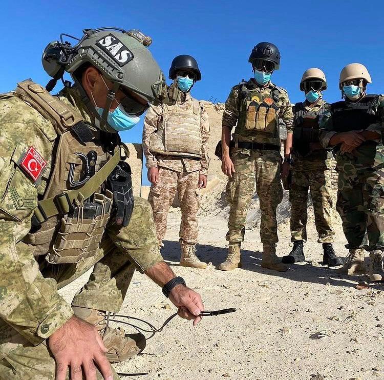 Turkish Navy EOD Chief Petty Officer instructing Libyan forces. [750x741] | Scrolller