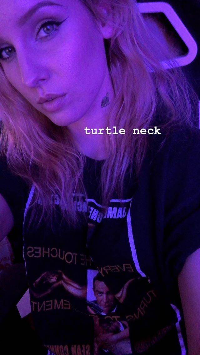 Turtle neck 🐢🐢 | Scrolller