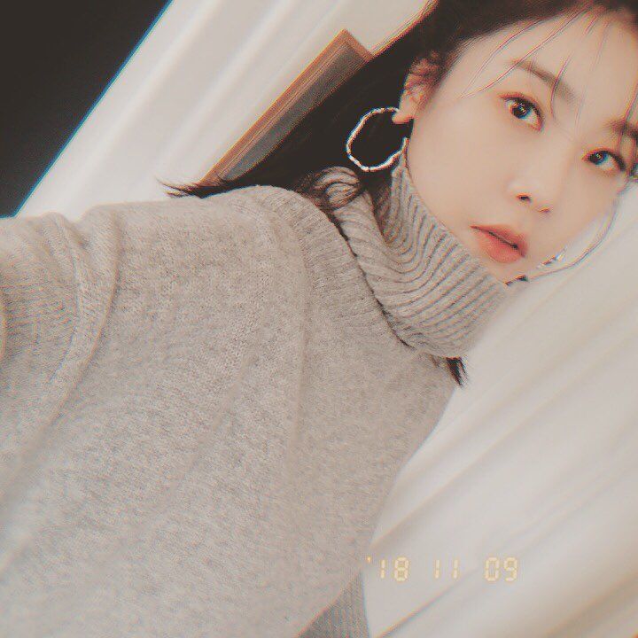 turtleneck cutie | Scrolller