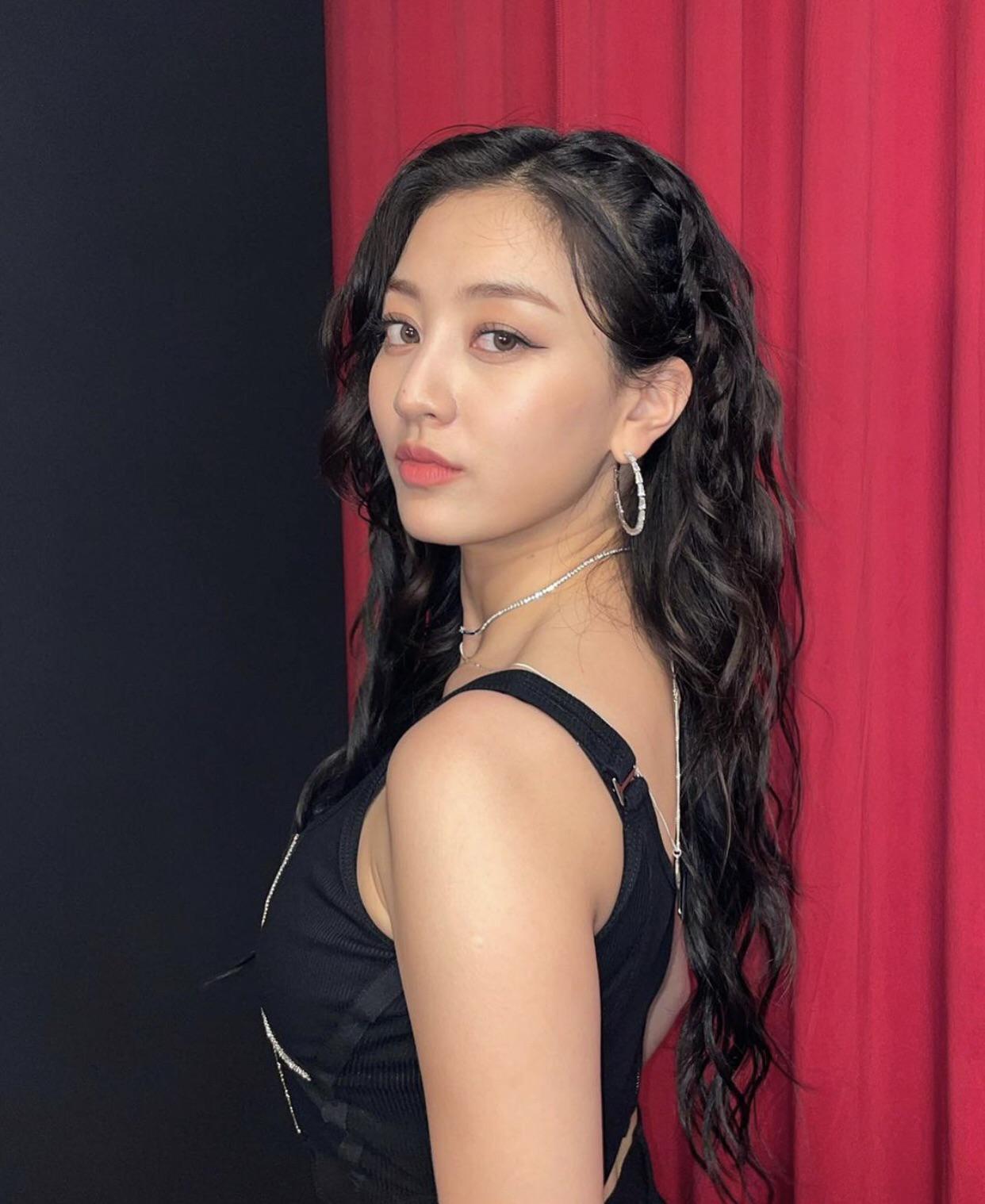 TWICE - Jihyo | Scrolller