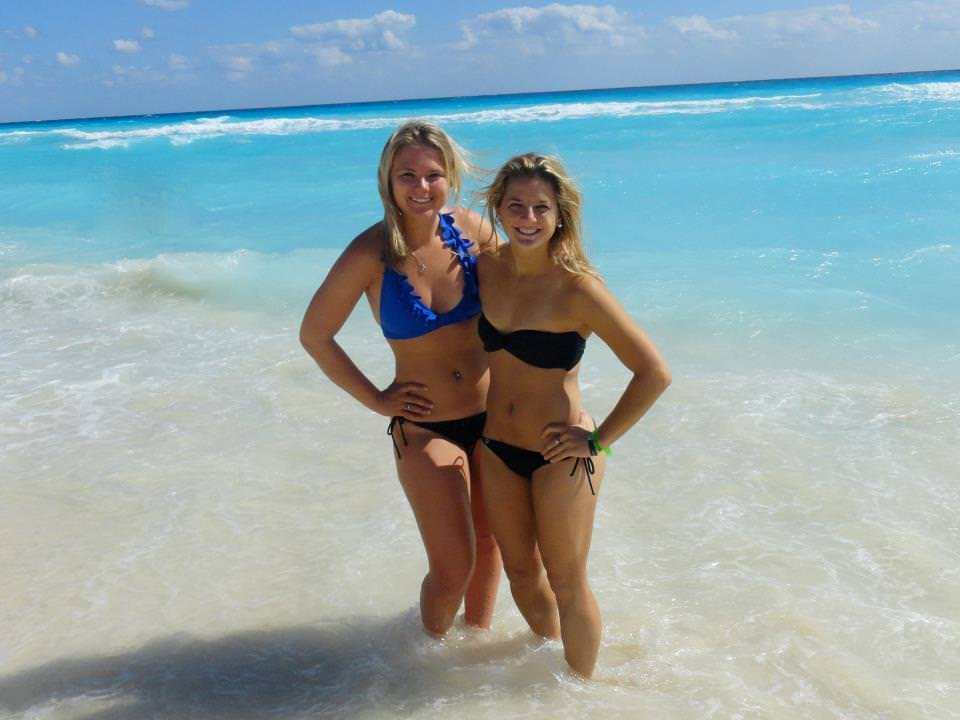 Two blondes in the water | Scrolller