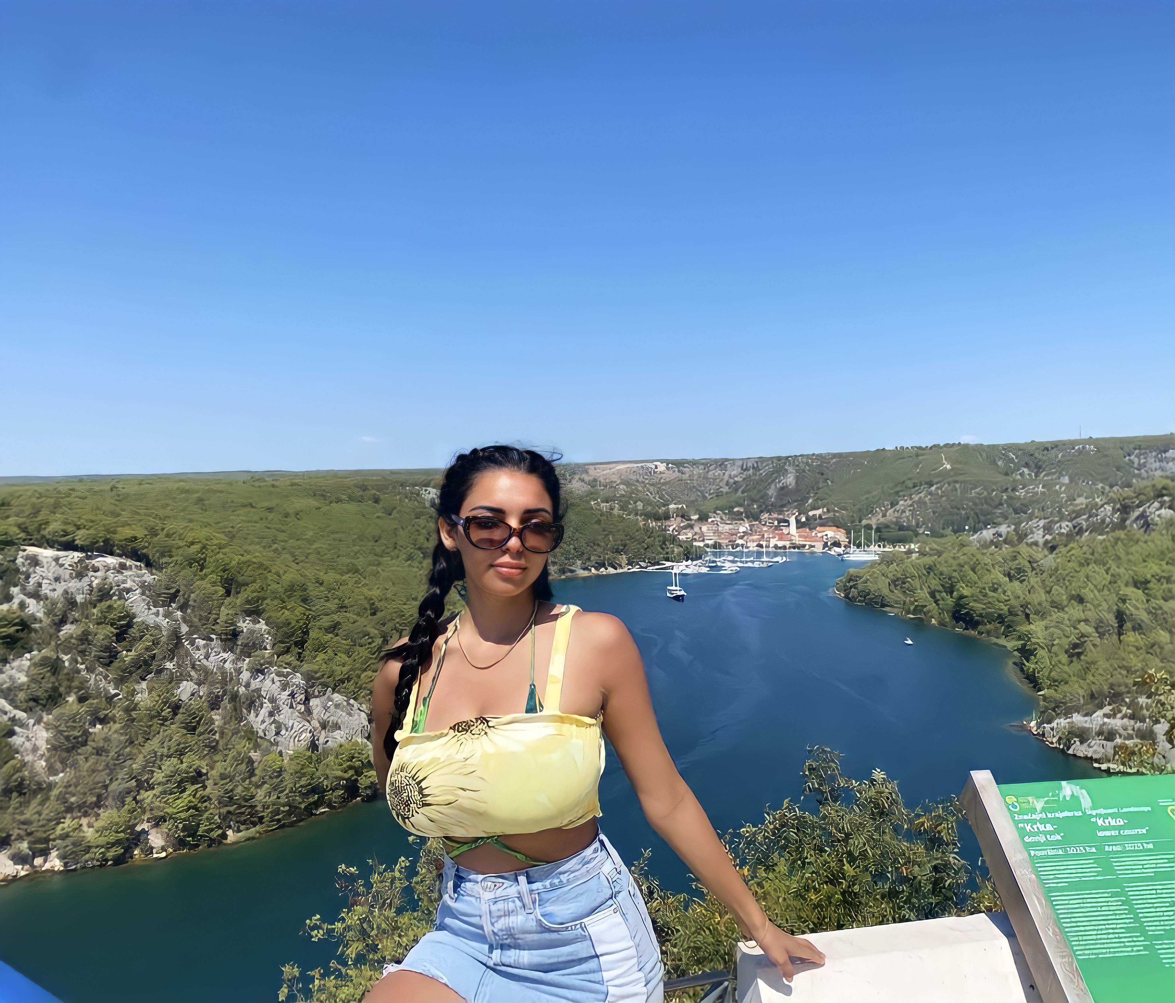 Two views in one | Scrolller