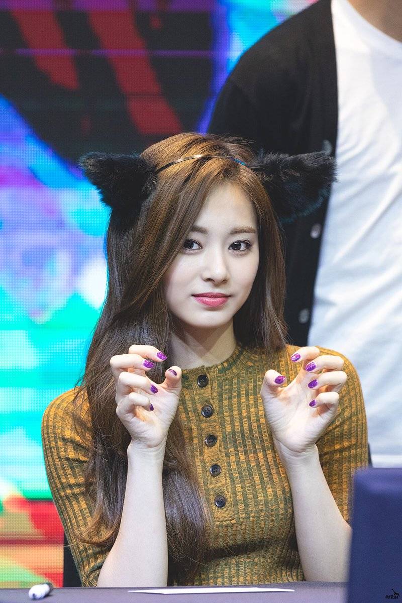 Tzuyu | Scrolller