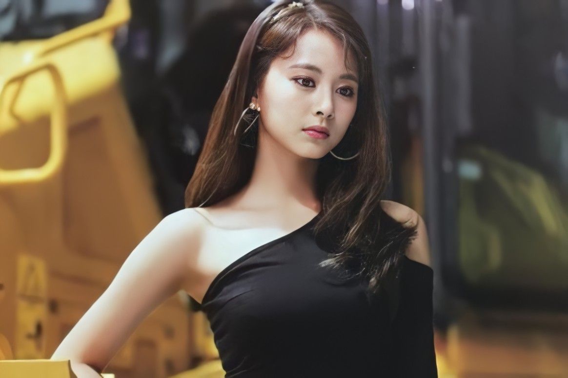 Tzuyu | Scrolller