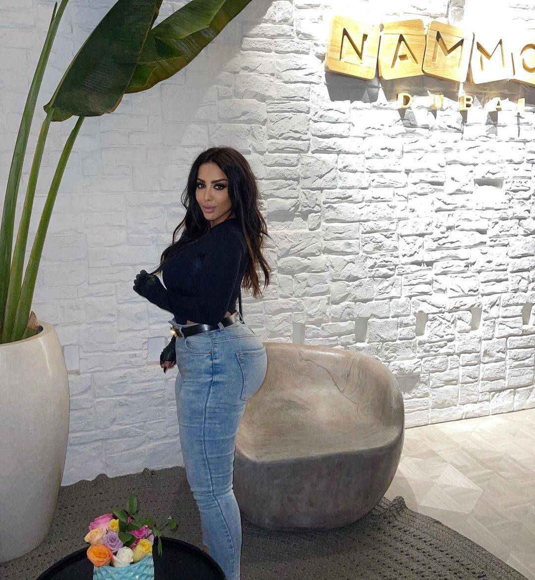 Unbelievably Thick Phat Ass in Tight Jeans | Scrolller