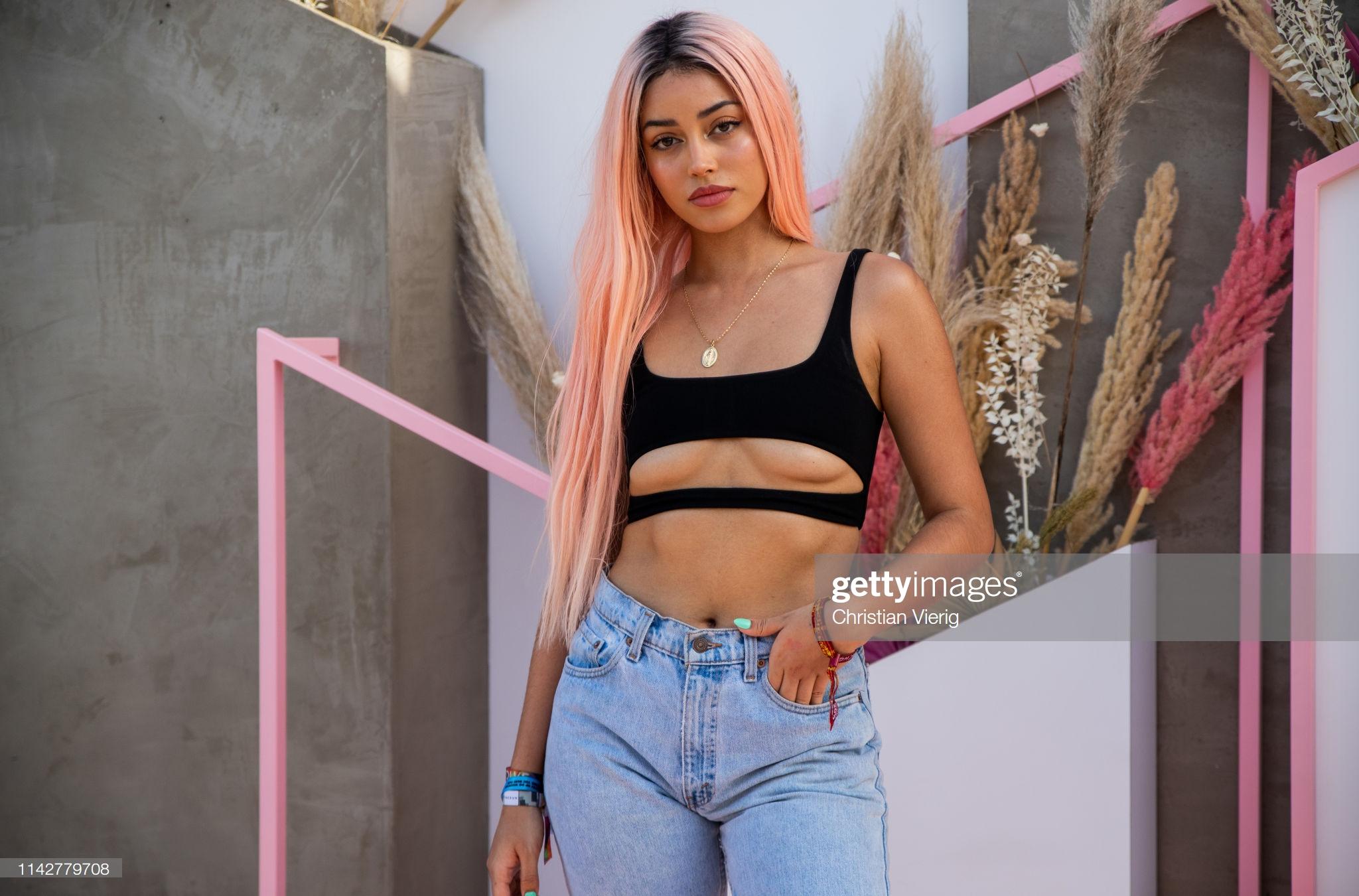 Underboob at event | Scrolller