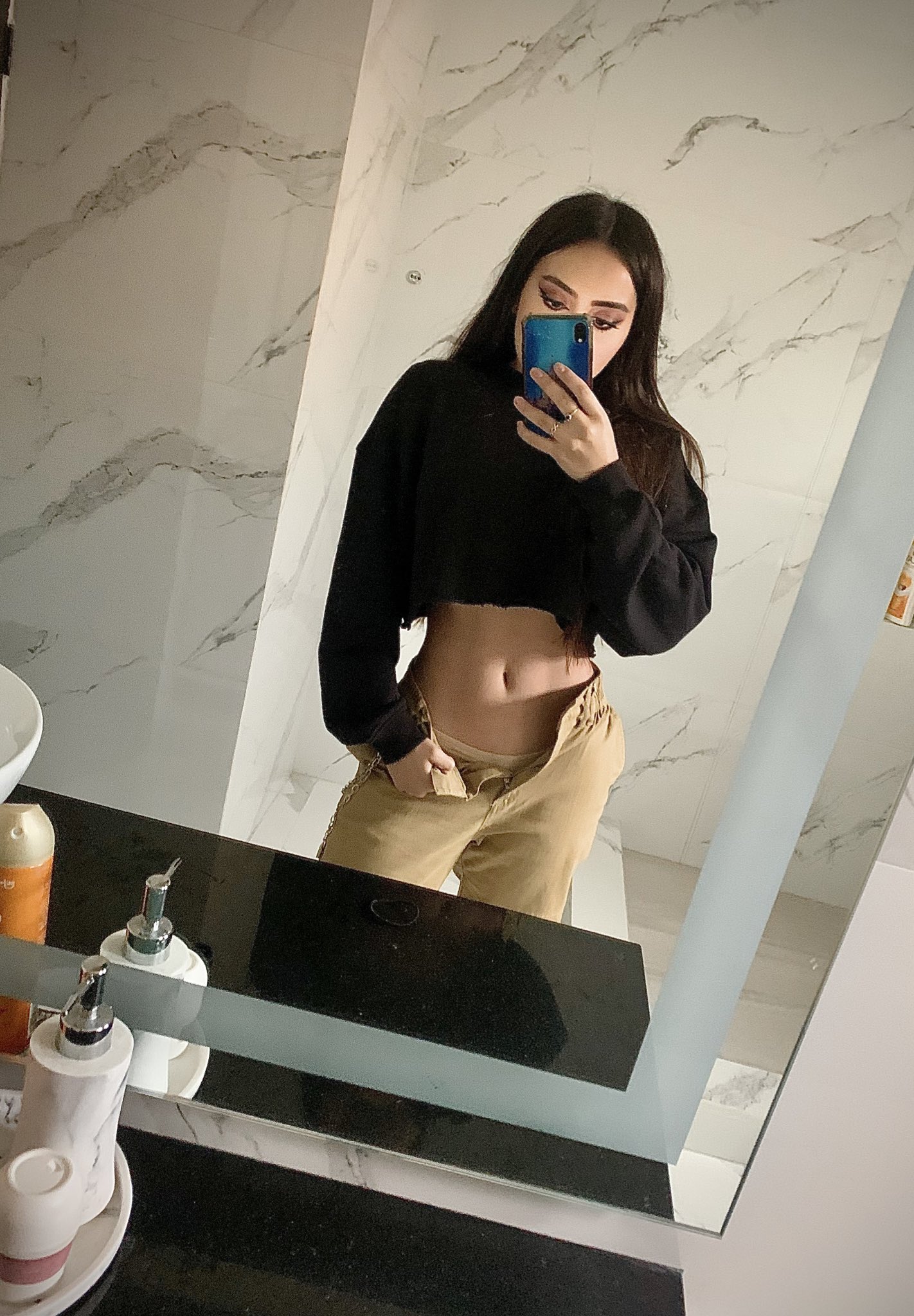 Ama enseñando abdomen 🤤 | Scrolller