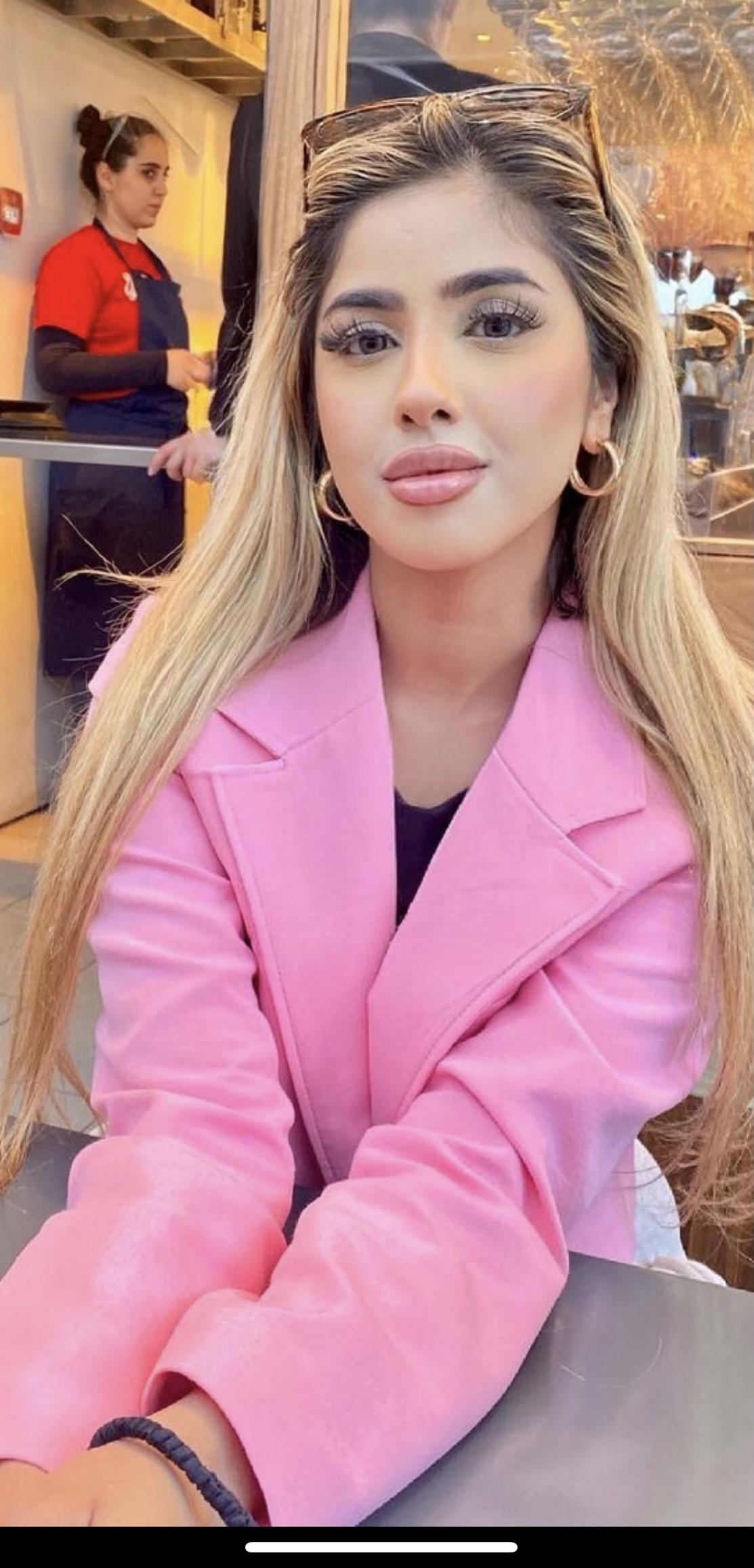 Upvote for her nudes | Scrolller