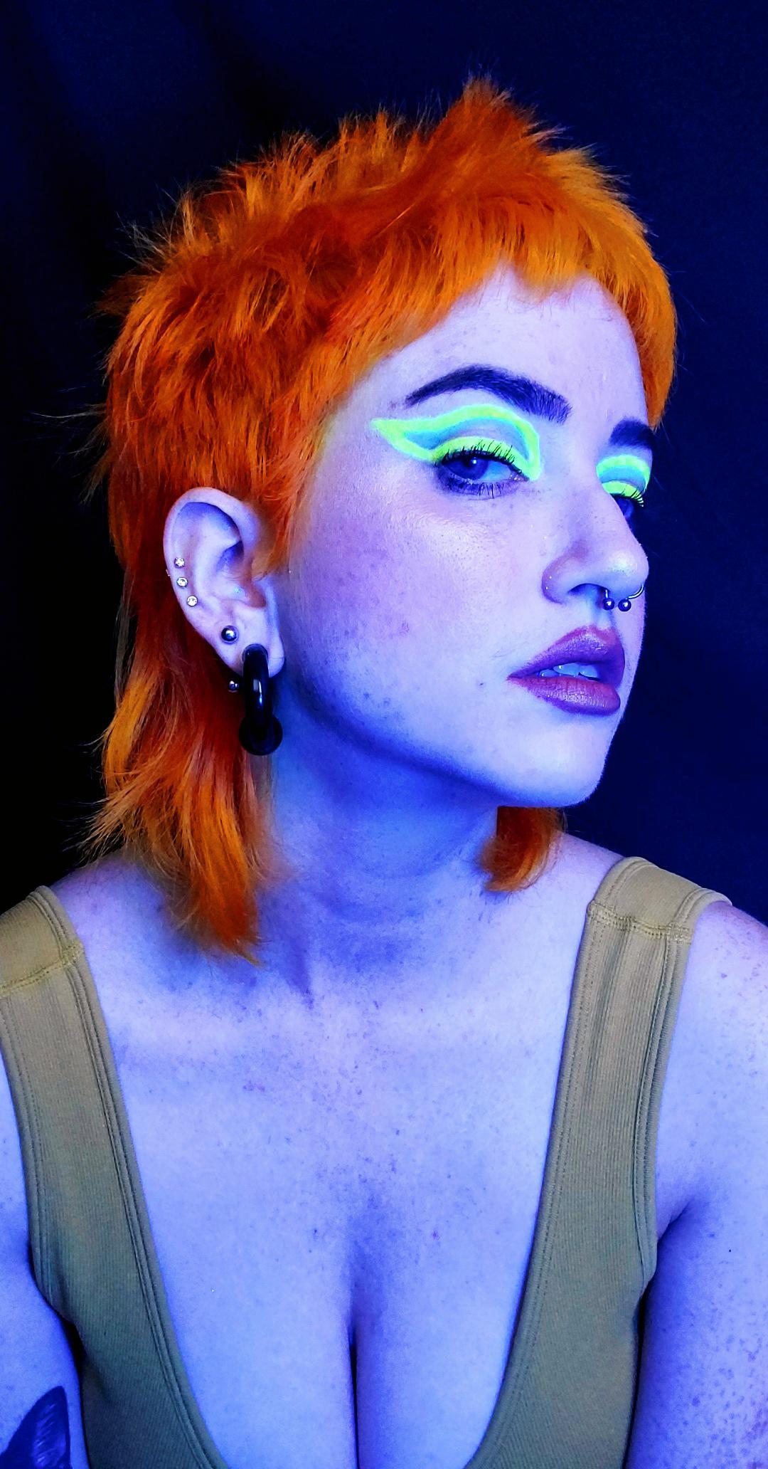 UV liner 💚💛 | Scrolller