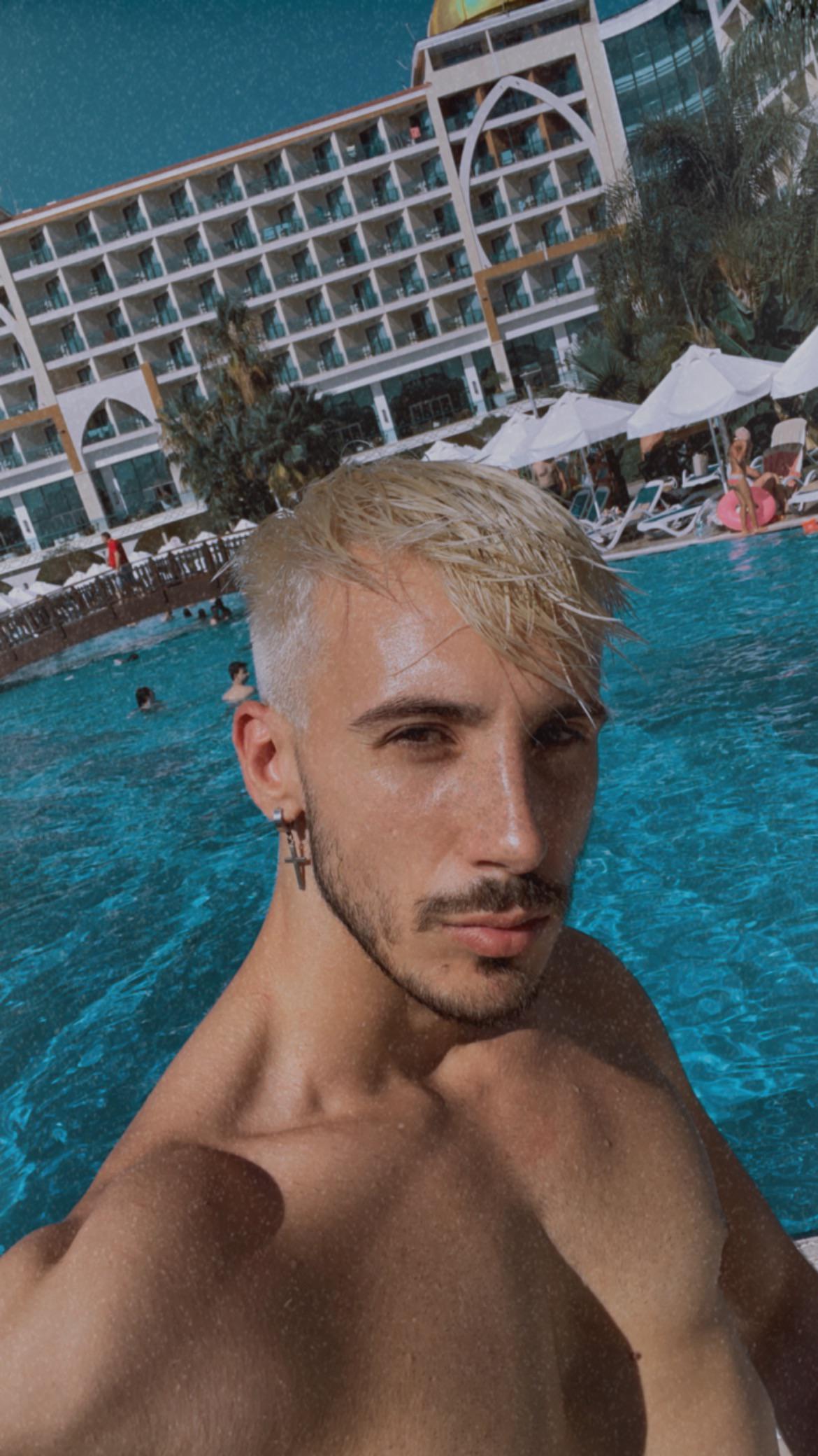 Vacation mode ON 💦 | Scrolller