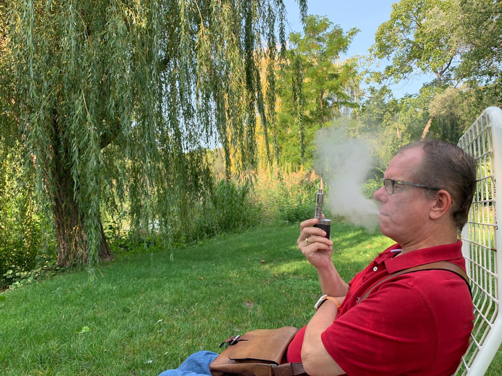 Vaping in a park ;-) | Scrolller
