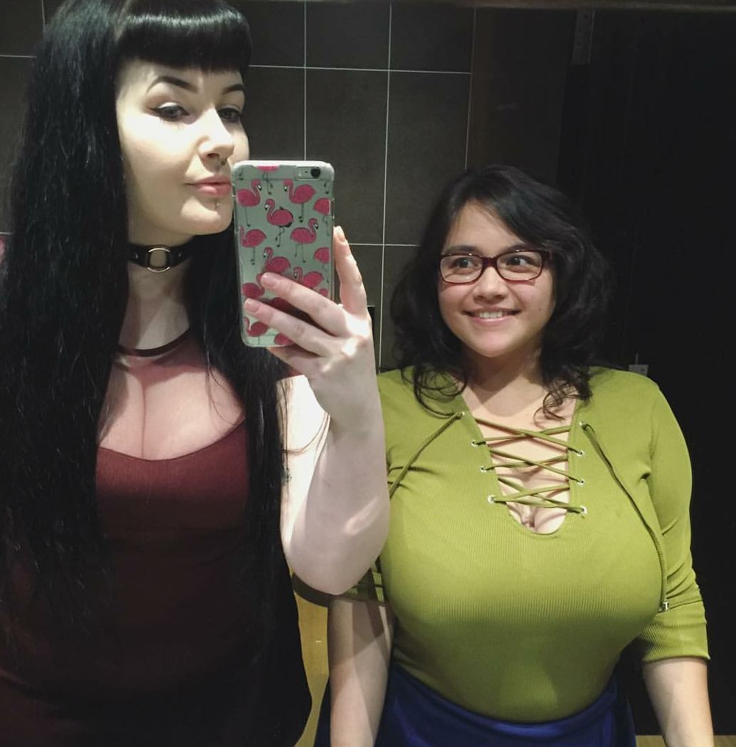 Velma From Scooby Doo Girl On Right Scrolller